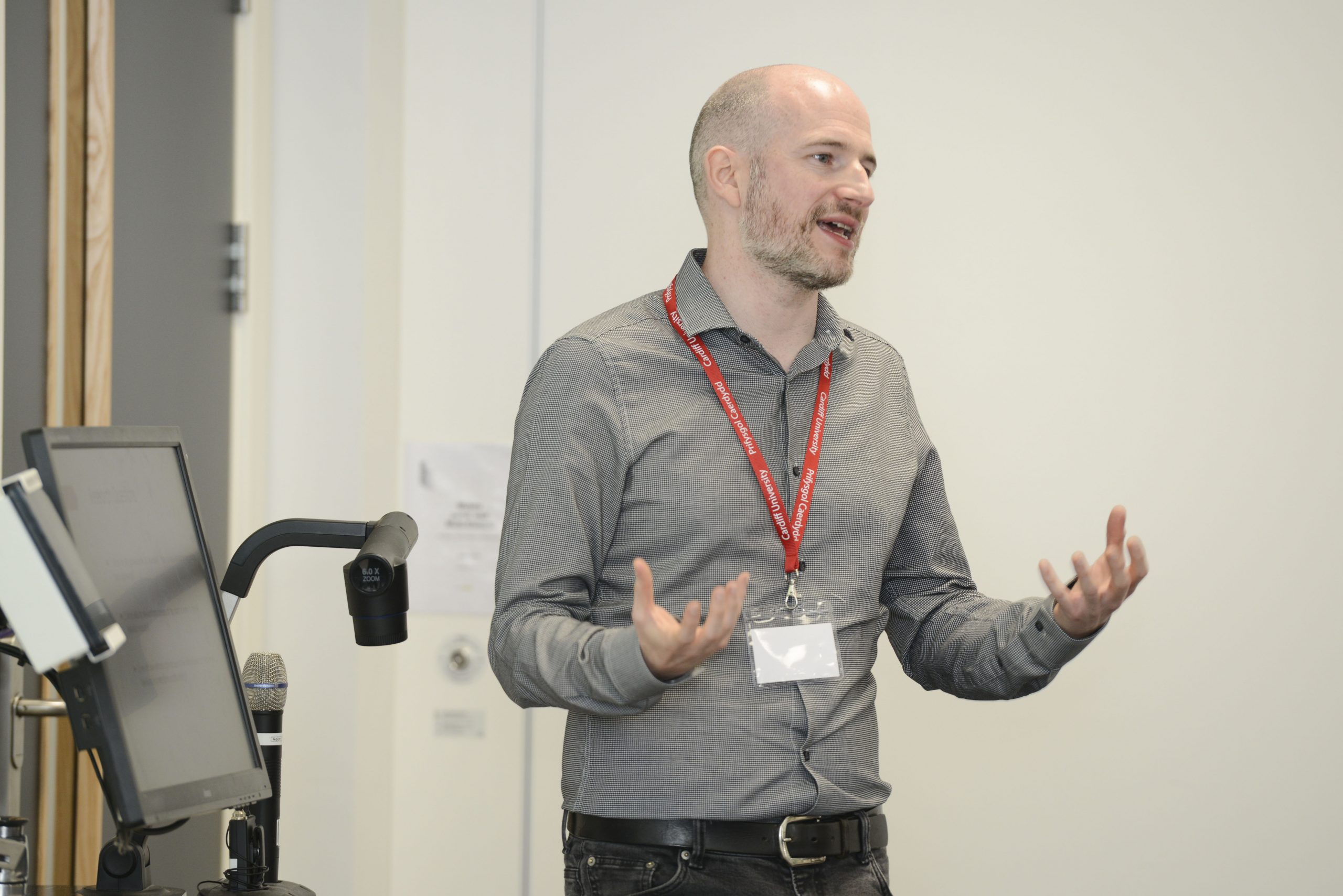 Ydy diwydiant teledu y DU yn wynebu argyfwng o ran sgiliau a ...