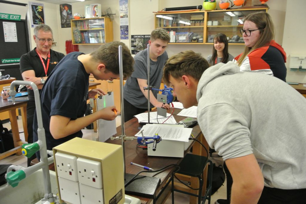 Gravitational Waves Hands-on Workshop – Physics and Astronomy outreach ...